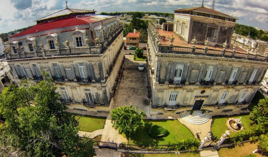 Disfruta del vídeo mapping en la Catedral de Mérida