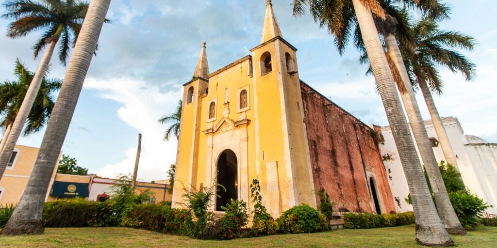 Parque Santa Ana: Conoce la iglesia y el mercado para ir en familia